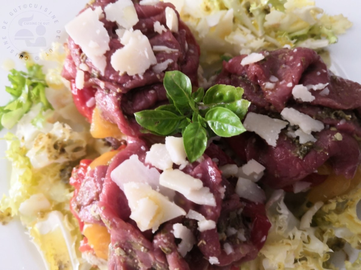 Carpaccio de boeuf au pesto sur toast grillé, caviar d’auvergines et ...