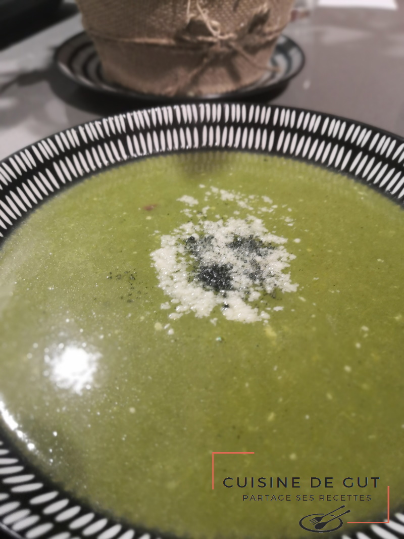 Velouté de navet-rave, racine et feuilles – CUISINE DE GUT